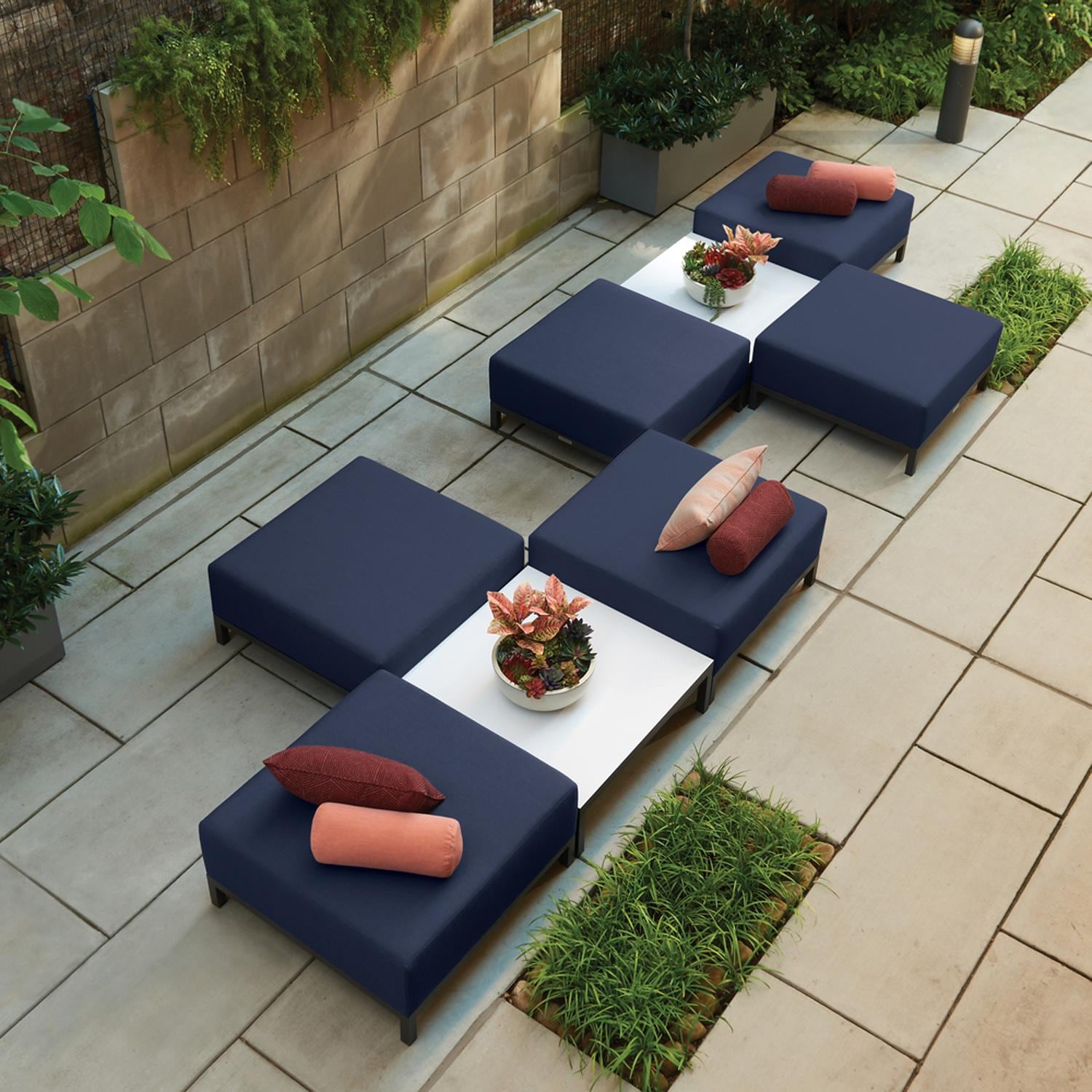 Koral Aluminum Ottoman in Carbon/Spectrum Indigo by Oxford Garden : BBQGuys