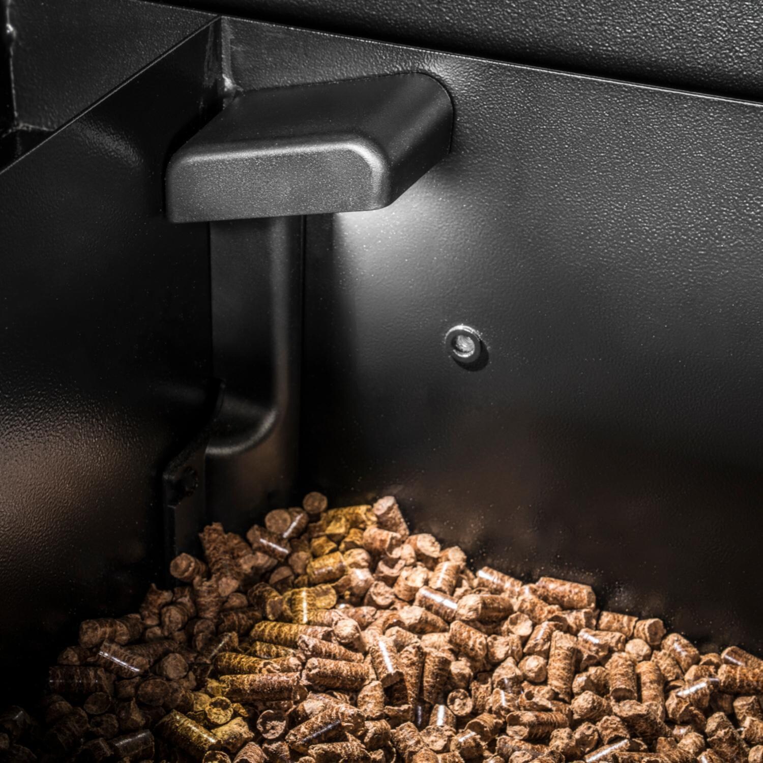 Traeger Ironwood 650 Pellet Grill | TFB65BLF : BBQGuys