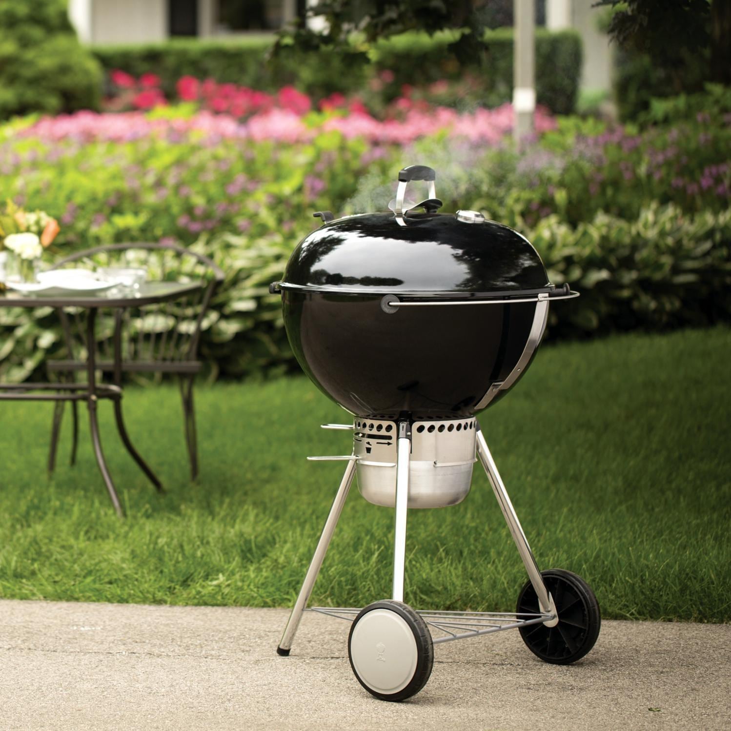 Weber Master Touch 22-Inch Charcoal Grill w/ Gourmet BBQ System Cooking ...
