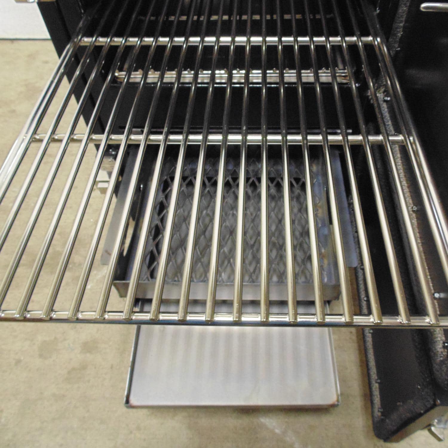 Backwoods G2 Chubby Vertical Charcoal Smoker - G2CHUBBY : BBQGuys