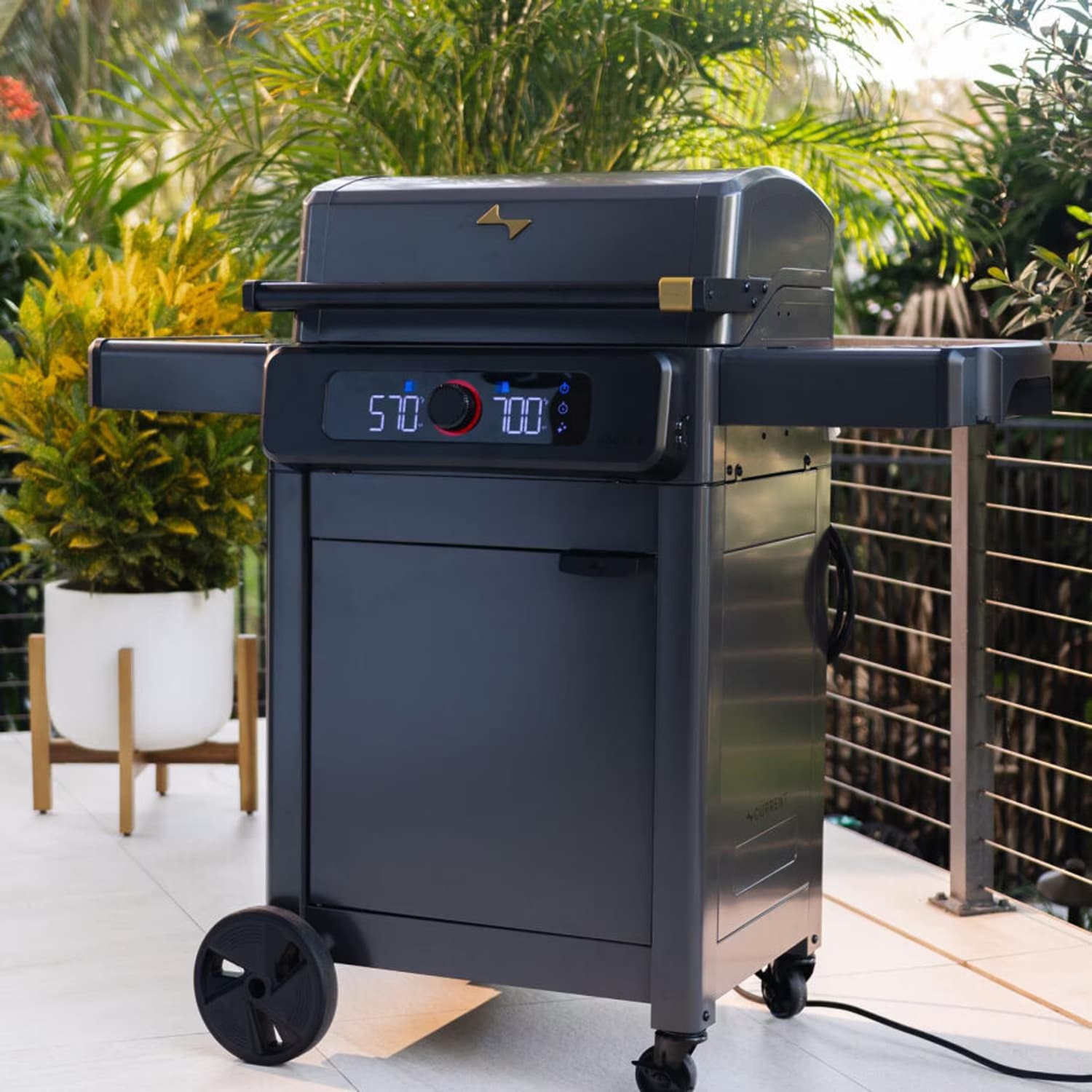 Electric Grills | Portable, Post Mount, & Built-In : BBQGuys