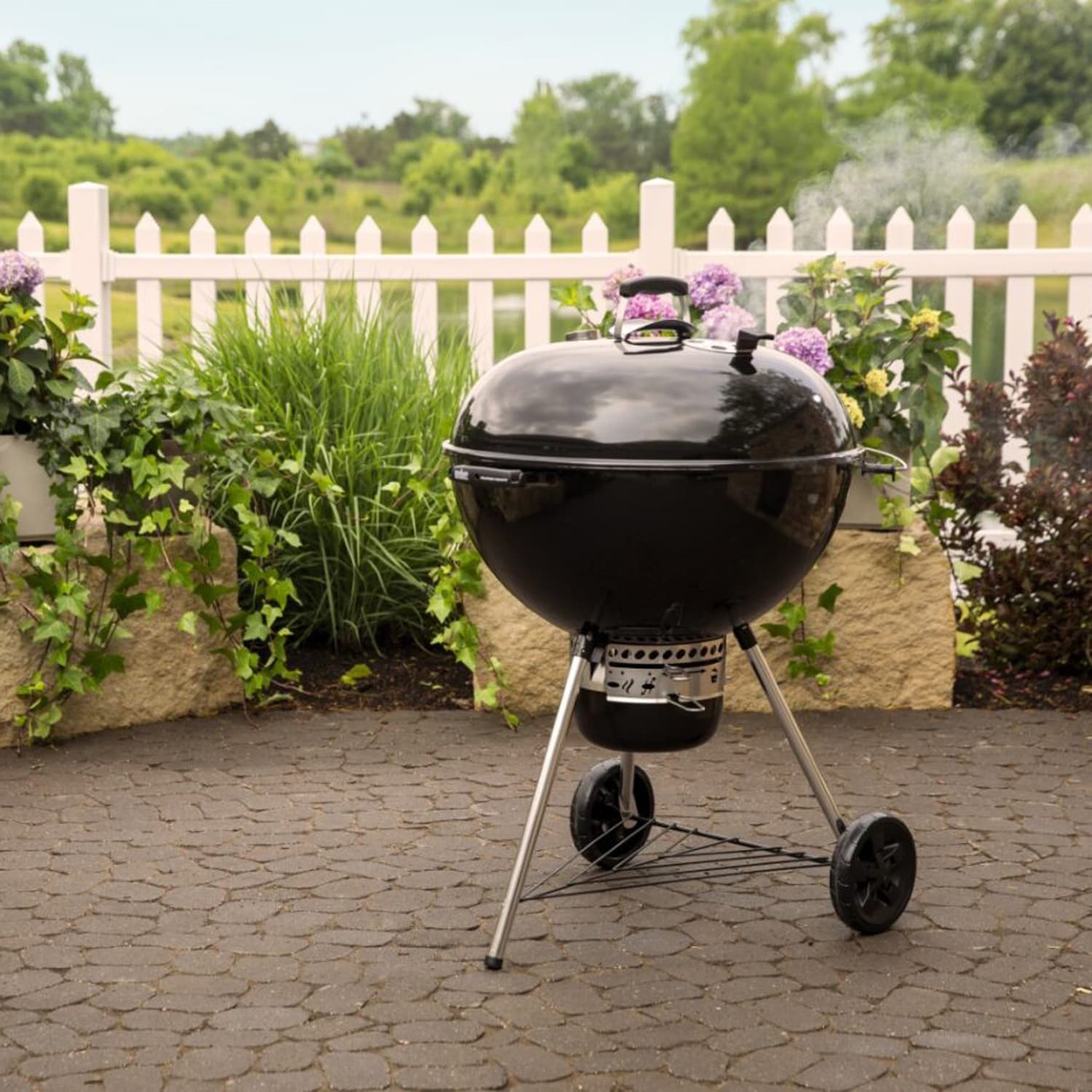 Charcoal Grills: Built-In, Freestanding & Kettle : BBQGuys