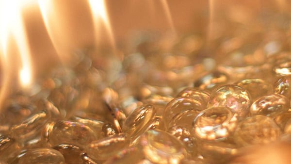 Essential Fire Glass Buying Guide for Gas Pits : BBQGuys